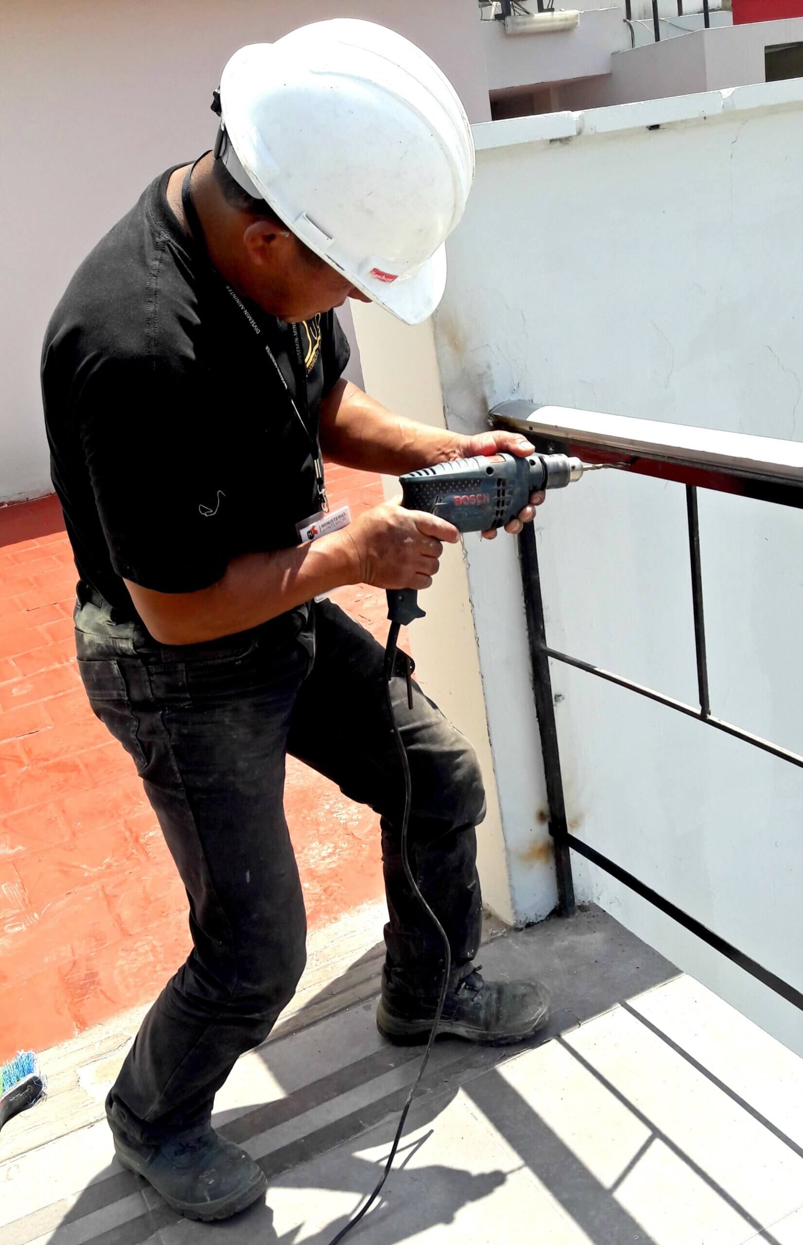 INSTALACION DE BARANDA METALICA — Duo Arquitectos Asociados