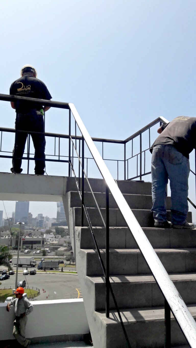INSTALACION DE BARANDA METALICA — Duo Arquitectos Asociados
